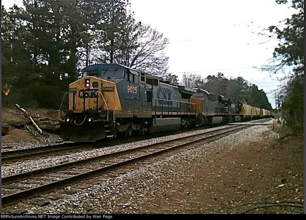 CSX C40-9W 9025, ES44AC-H 3004, and NS C40-9W 9455